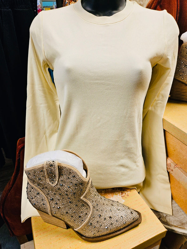 WINDY IVORY ESSENTIAL TOP - White Rock Country Rags & Doodads LLC